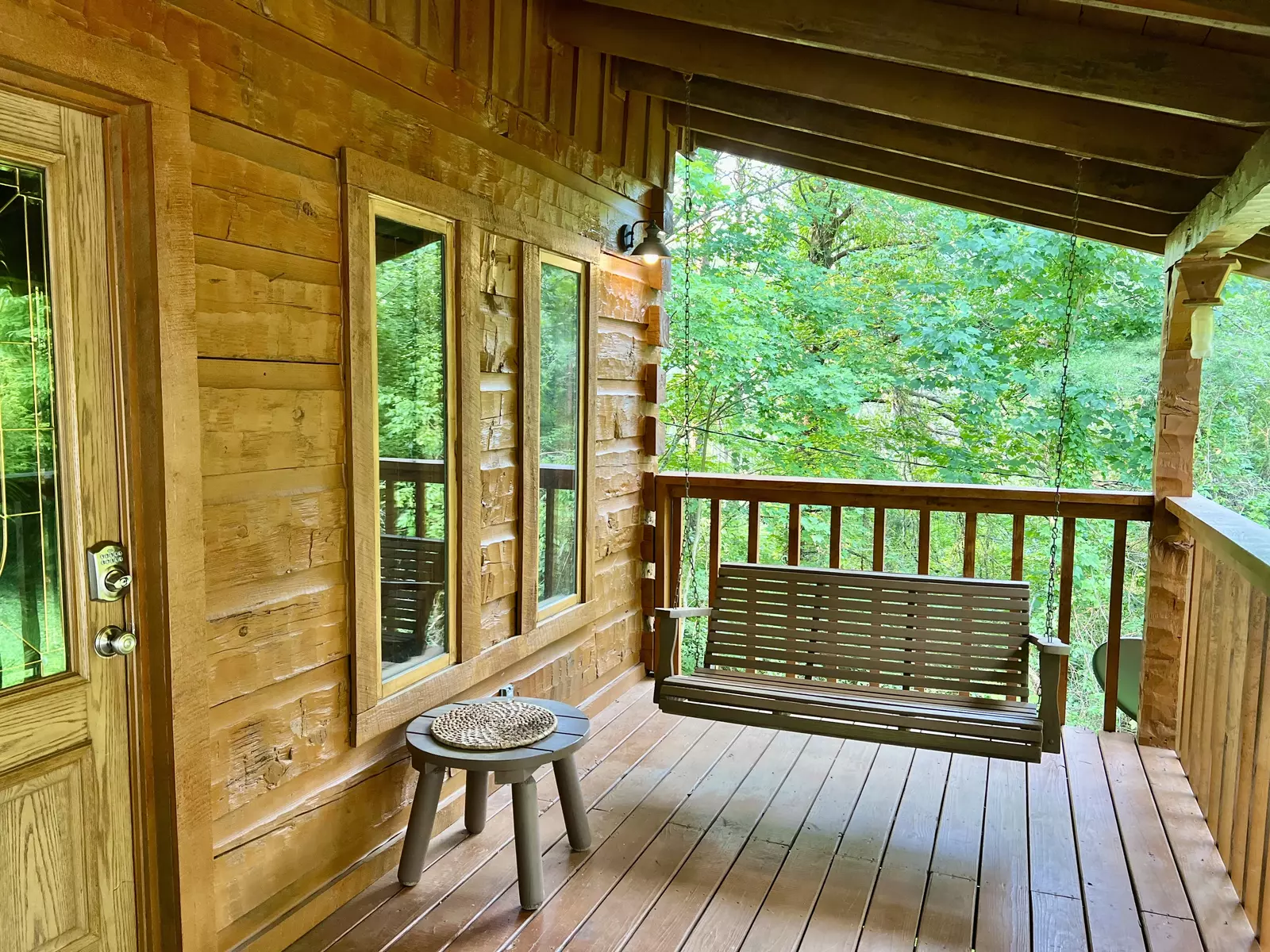 1 Bedroom Cabin Rental in Sevierville: Country Hearts