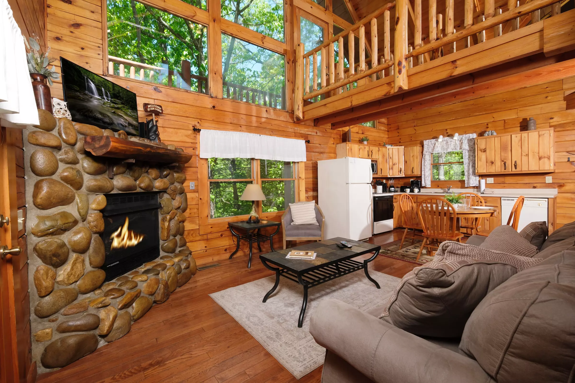 1 Bedroom Cabin Rental in Sevierville: Autumn Leaves