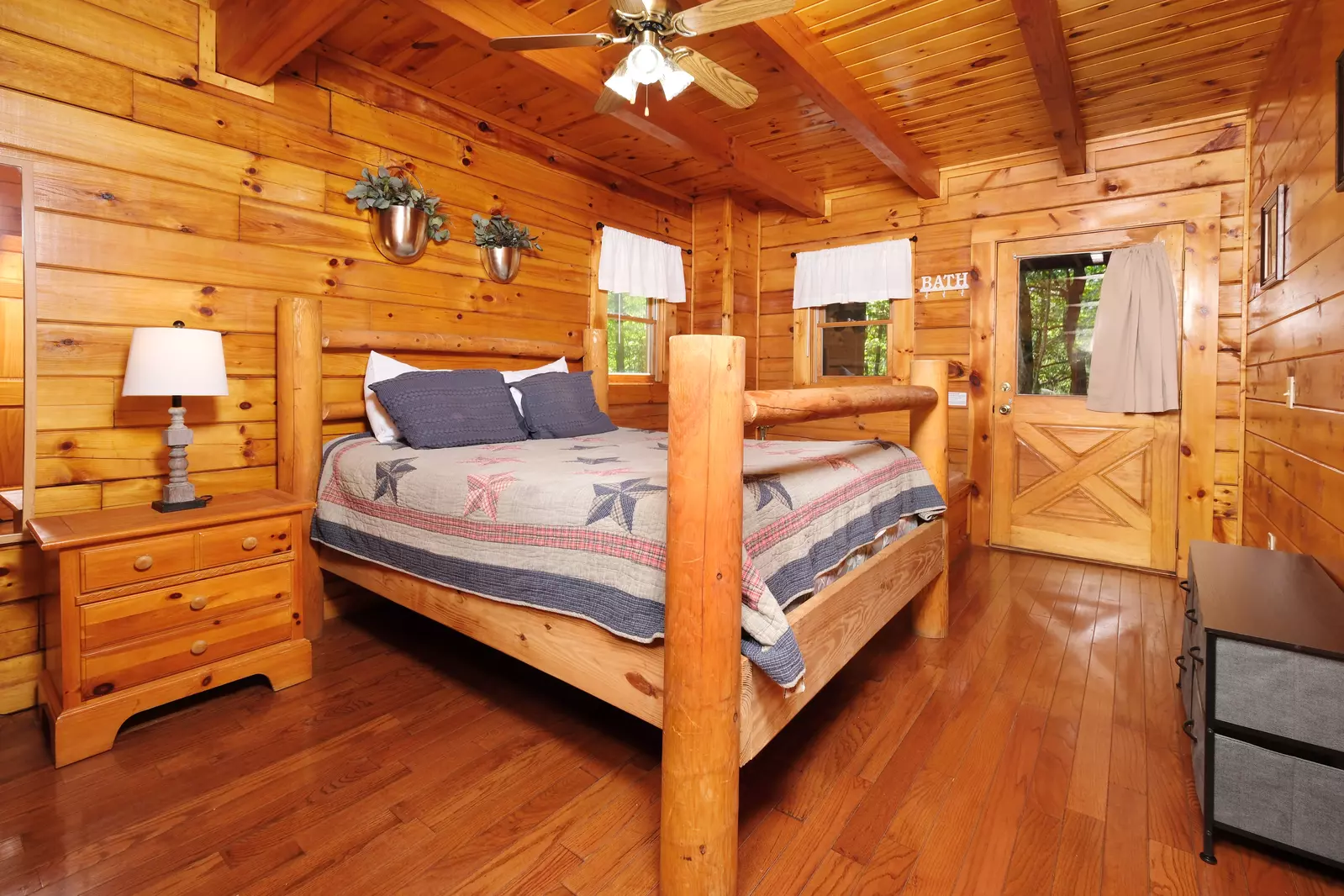 1 Bedroom Cabin Rental in Sevierville: Autumn Leaves
