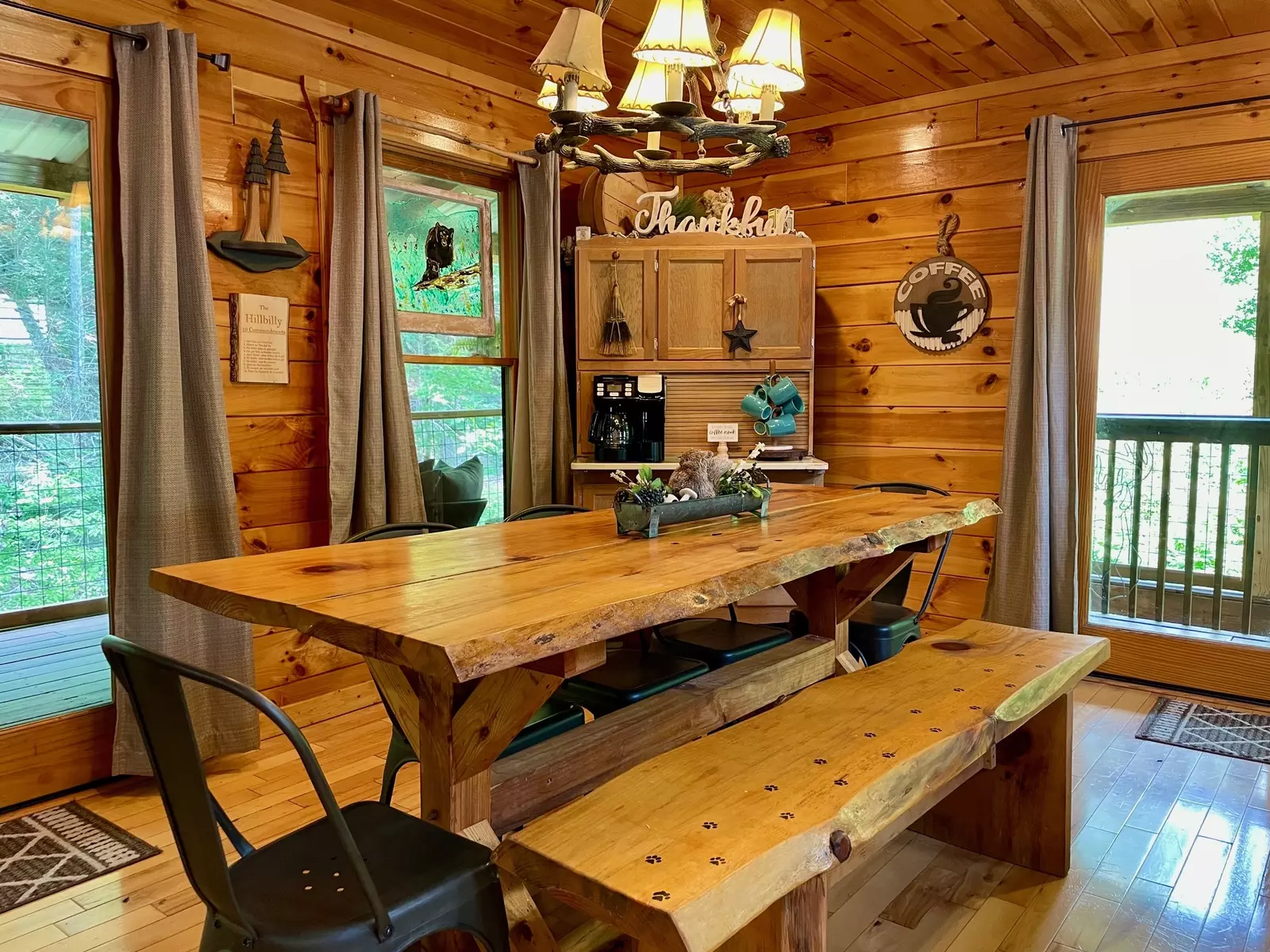 3 Bedroom Cabin Rental in Sevierville: Tennessee Treehouse