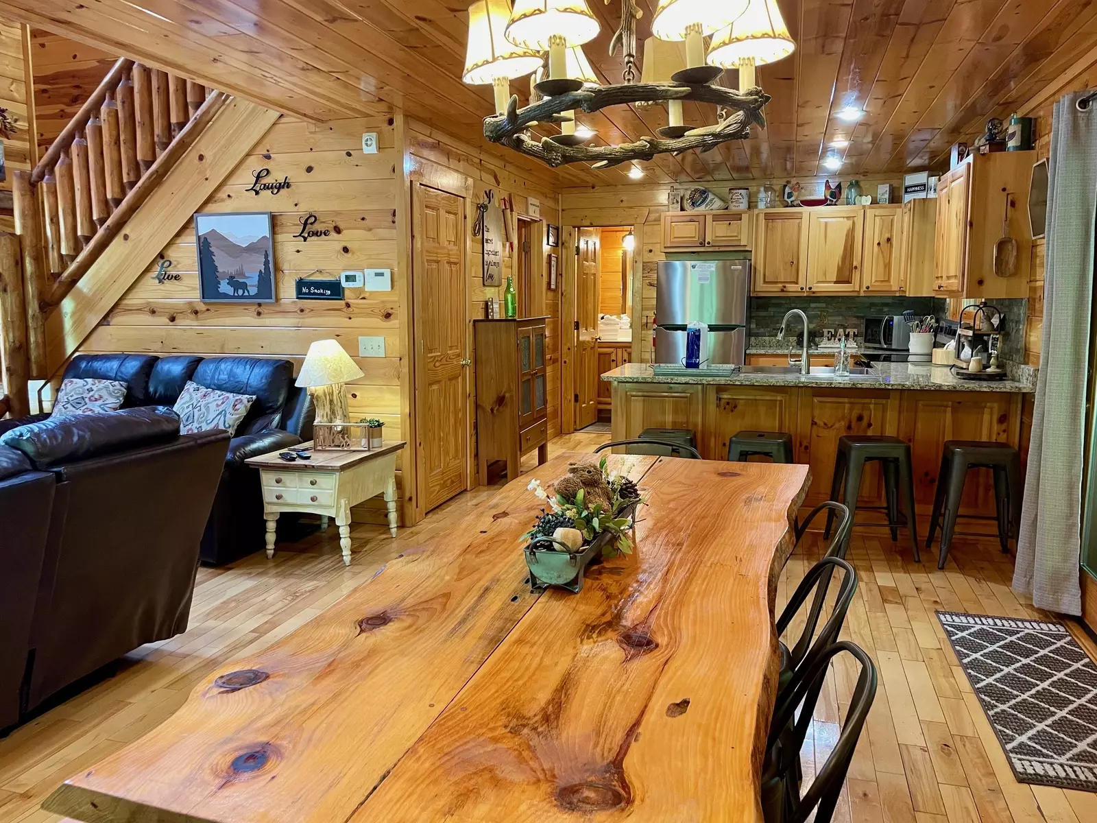 3 Bedroom Cabin Rental in Sevierville: Tennessee Treehouse