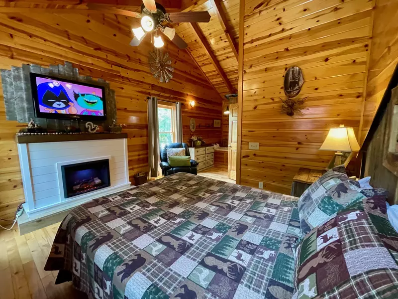 3 Bedroom Cabin Rental in Sevierville: Tennessee Treehouse