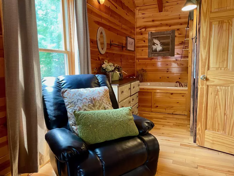 3 Bedroom Cabin Rental in Sevierville: Tennessee Treehouse
