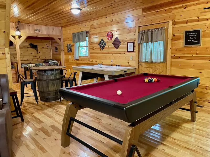 3 Bedroom Cabin Rental in Sevierville: Tennessee Treehouse