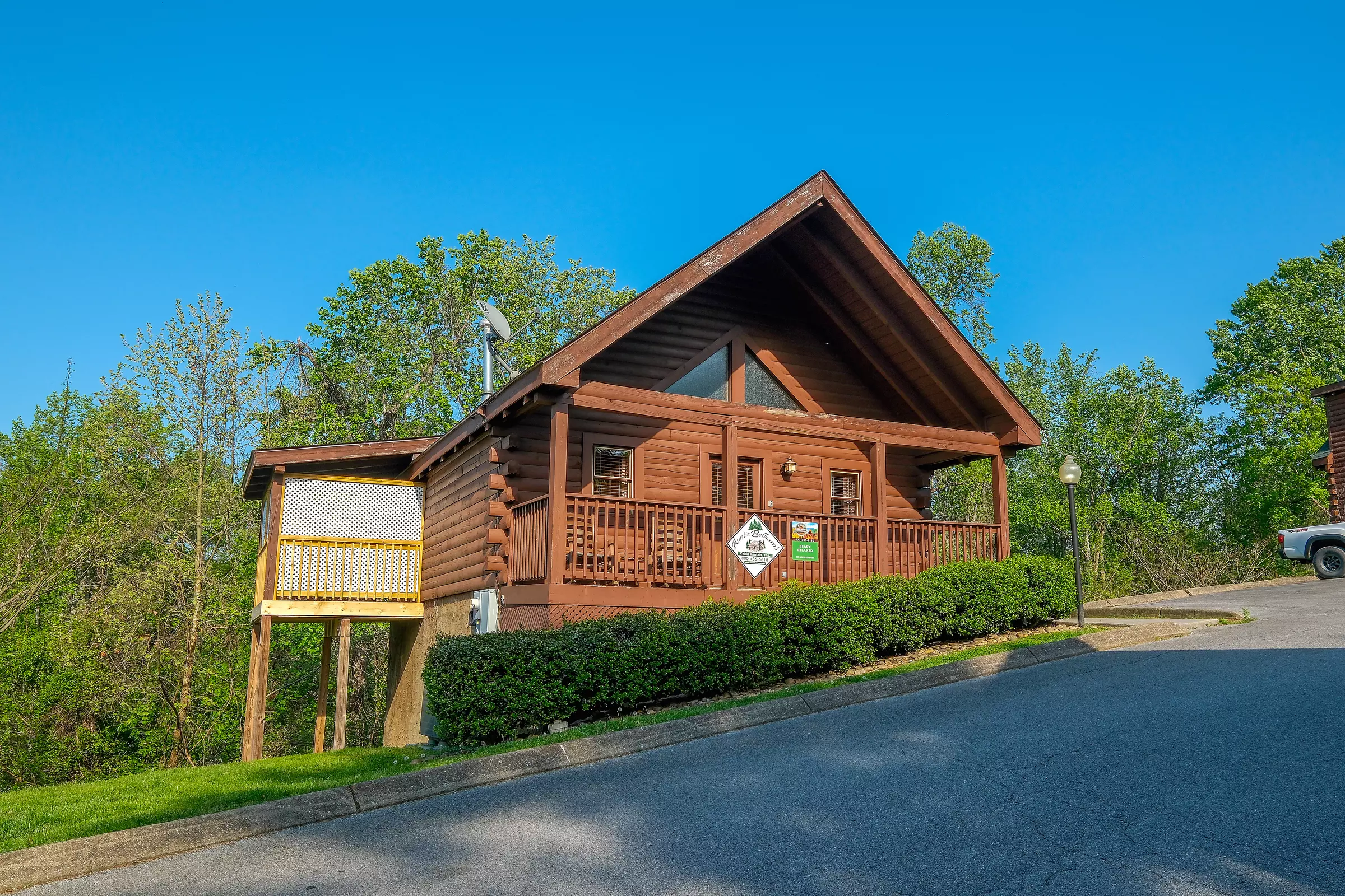 1 Bedroom Cabin Rental in Pigeon Forge: Beary Relaxed